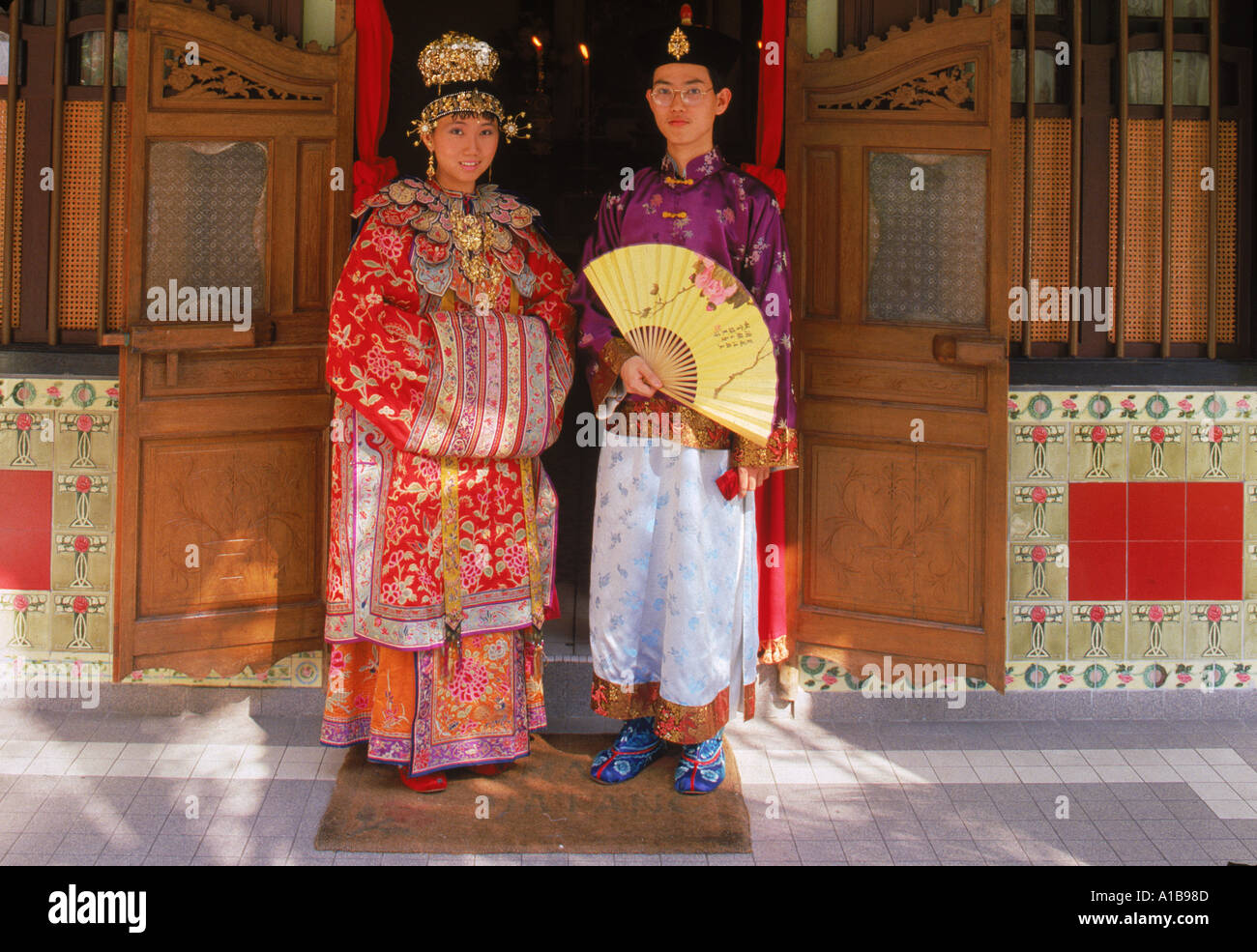 Chinese wedding customs hi-res stock photography and images - Alamy