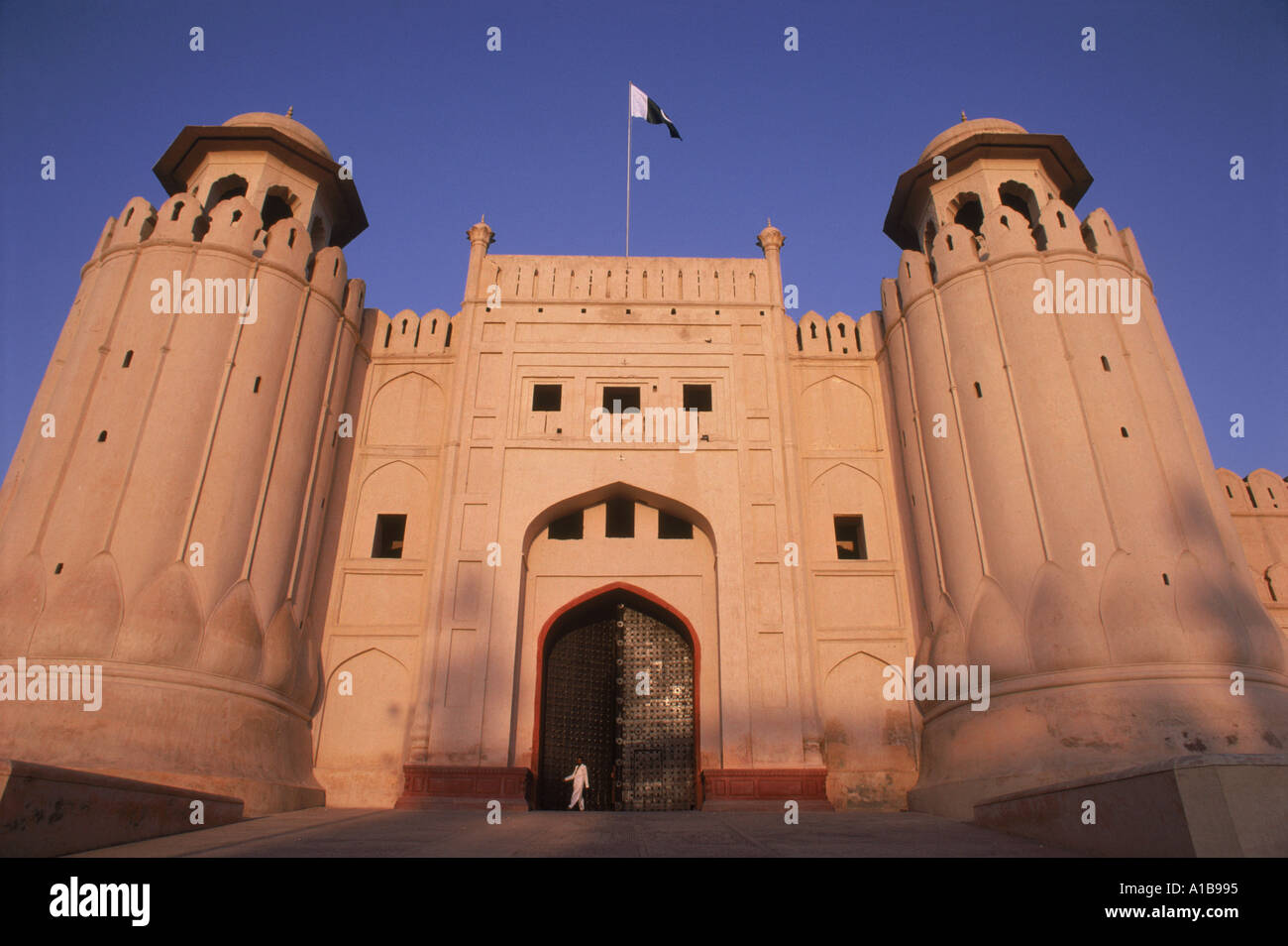 Lahore fort in pakistan hi-res stock photography and images - Alamy