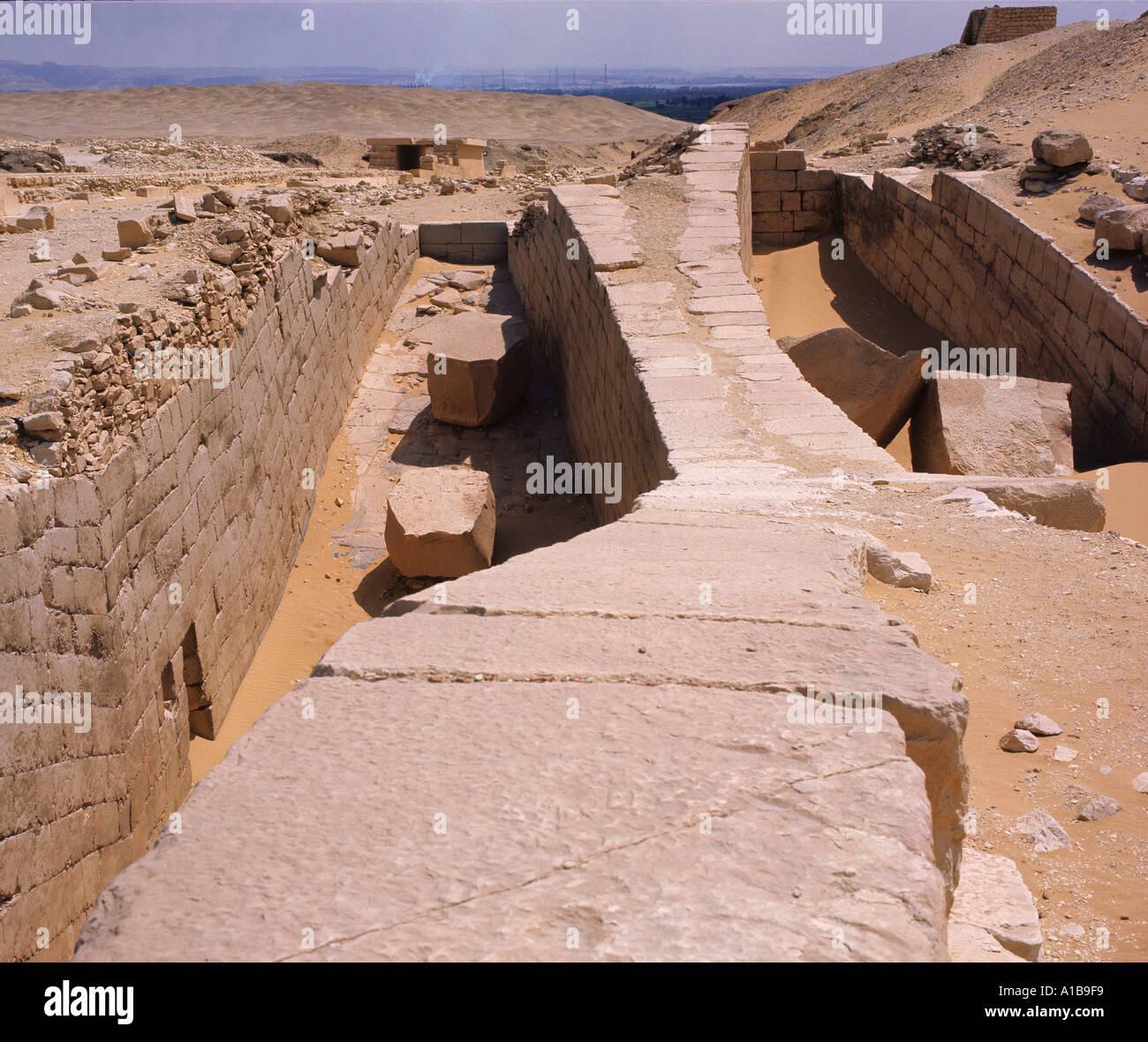 The Boat Pit at Unas Egypt R Ashworth Stock Photo - Alamy