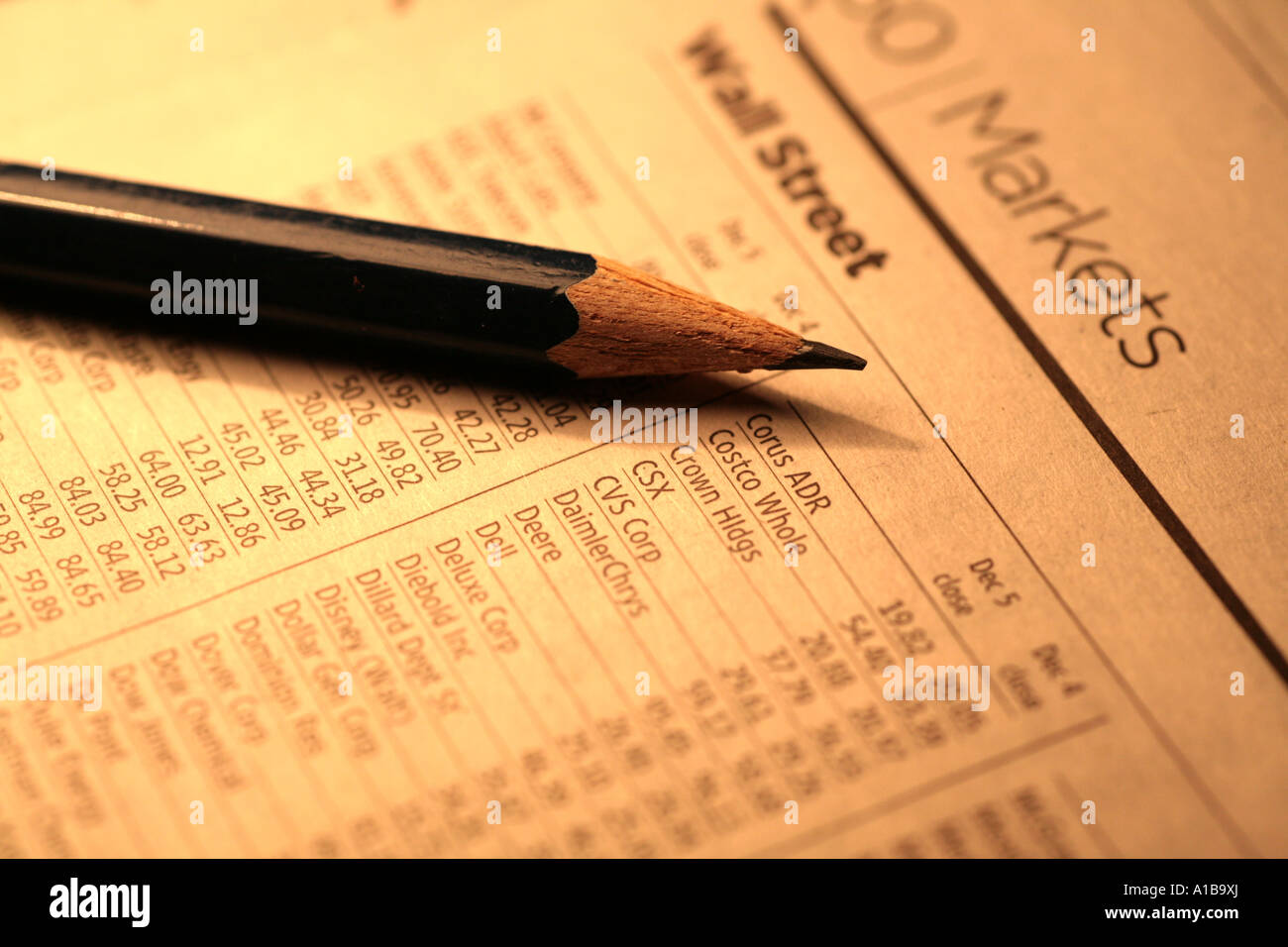 Analysis of financial markets hi-res stock photography and images - Alamy