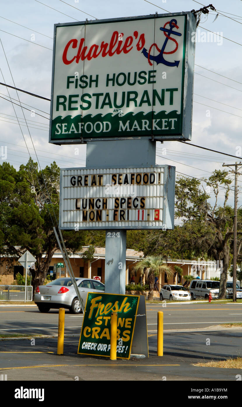 Roadside seafood sign hi-res stock photography and images - Alamy