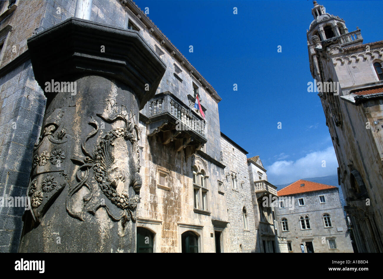 Historic building wide balcony hi-res stock photography and images - Alamy