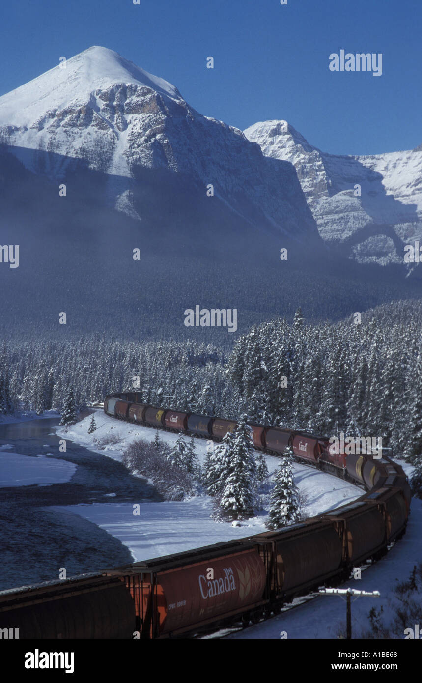 Canadian trains and rockies hi-res stock photography and images - Alamy