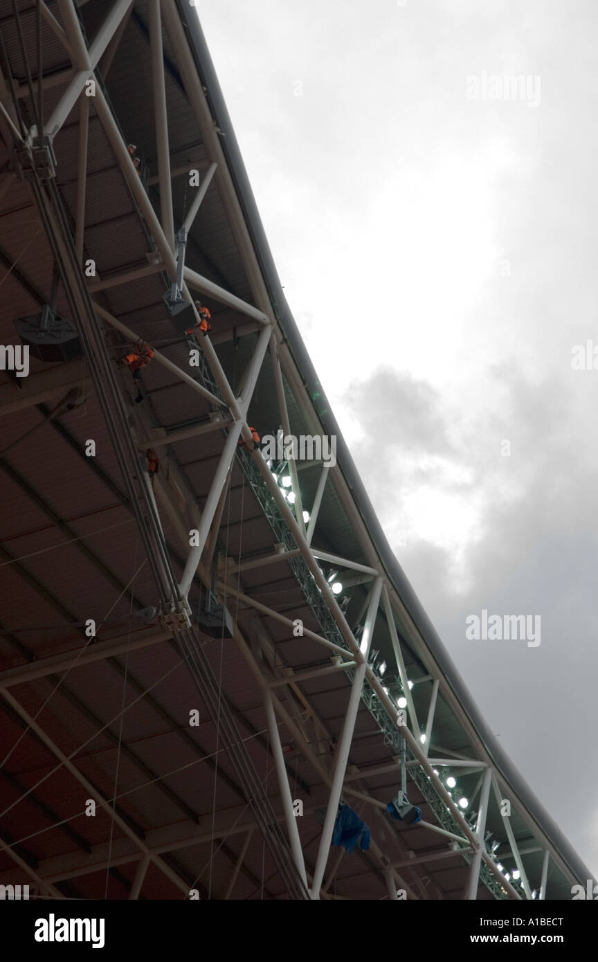 Girders wembley stadium hi-res stock photography and images - Alamy