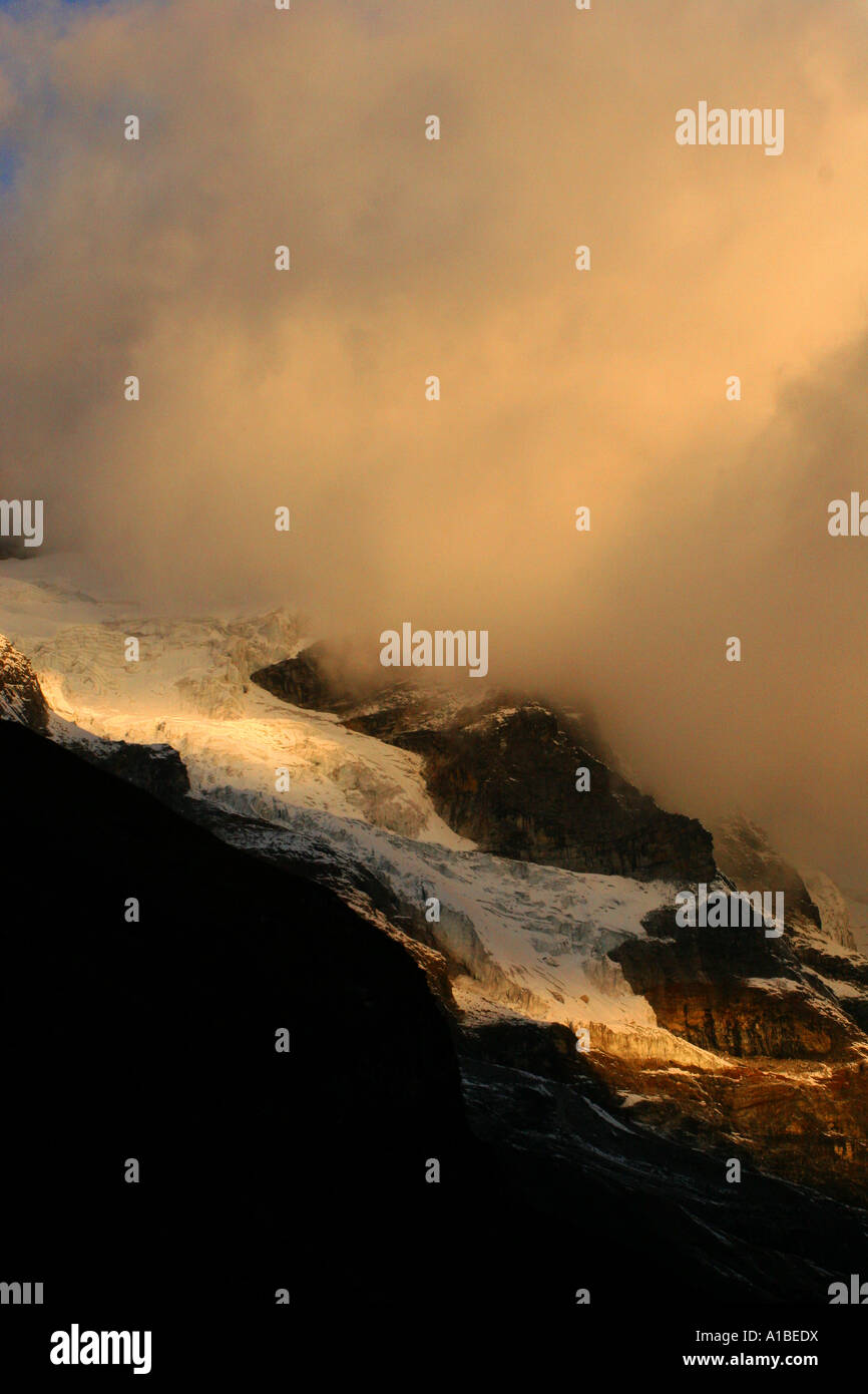 Jhomolhari trek hi-res stock photography and images - Alamy
