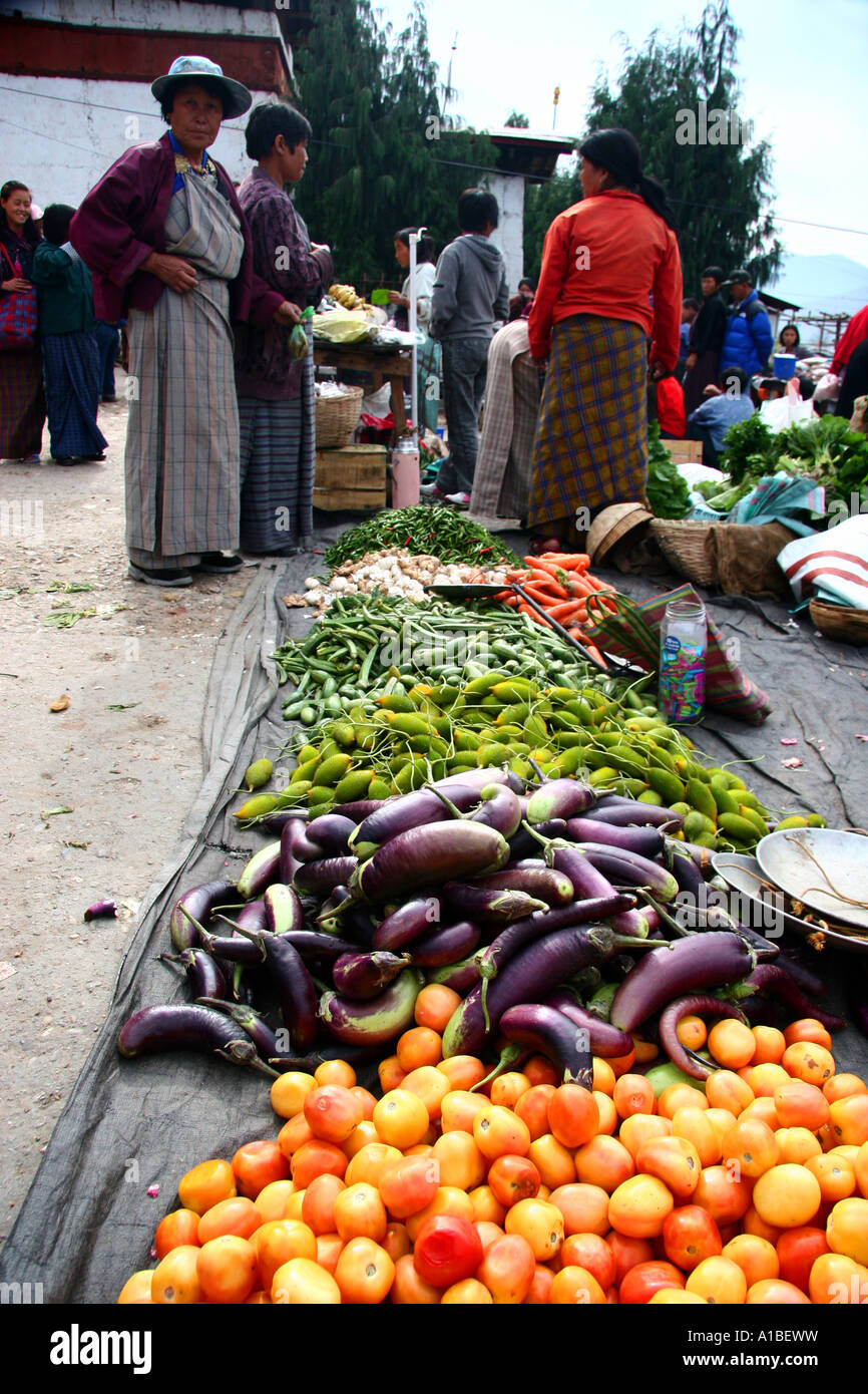 Produce sellers at the weekly market in Paro, Bhutan Stock Photo - Alamy