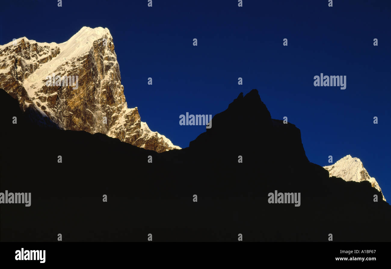 Early unlight on the peaks Cholatse and Taweche in the Khumbu (Everest ...