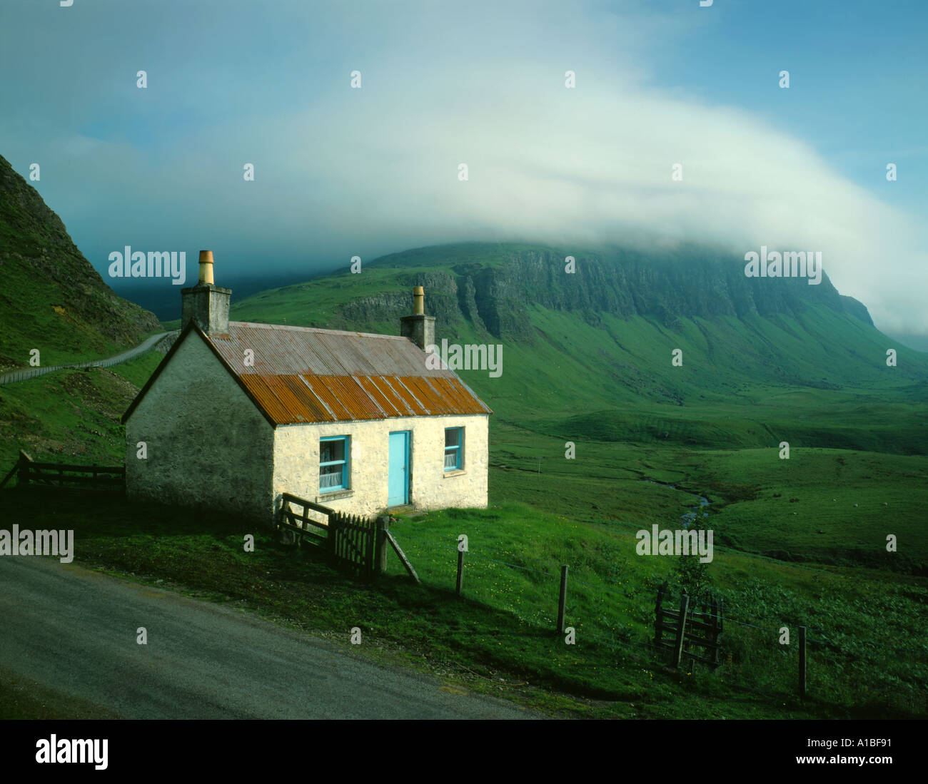 Lonely cottage hi-res stock photography and images - Alamy
