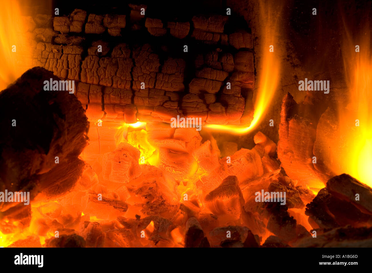 Glowing embers log fire flames heat ash Stock Photo - Alamy