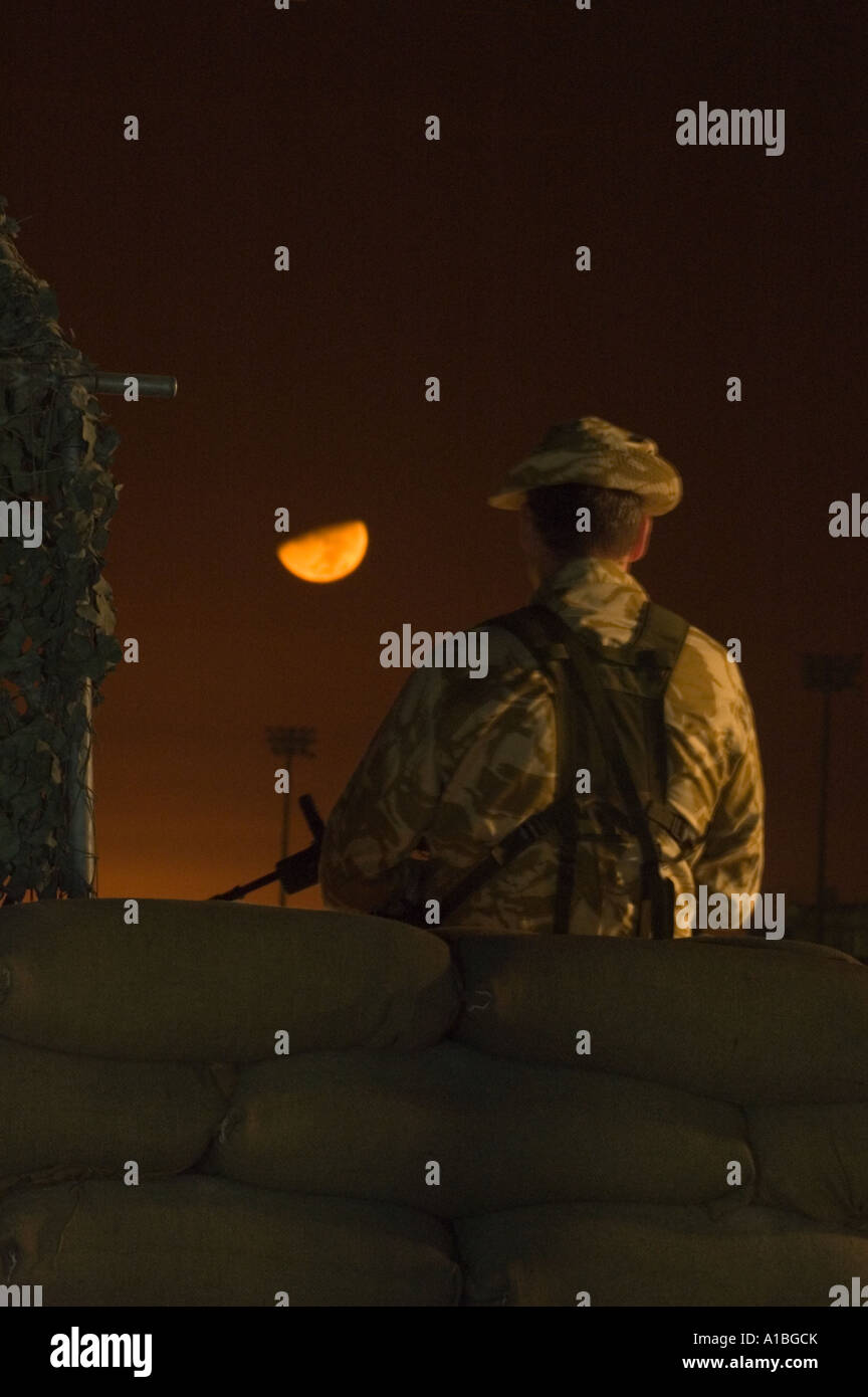 Soldier on guard duty in Basrah at night Stock Photo - Alamy