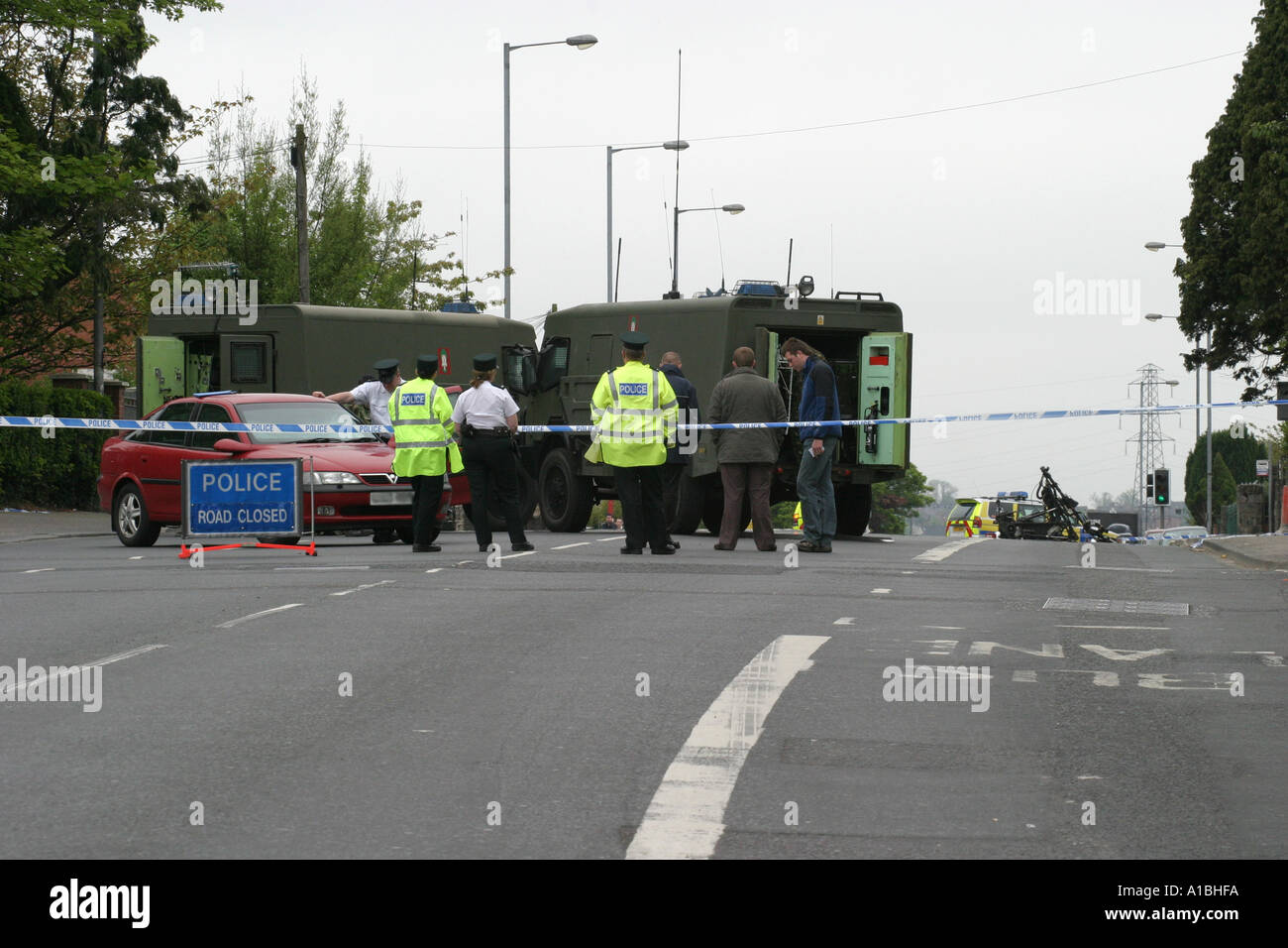 Police PSNI and British Army cordon improvised hoax terrorist ...