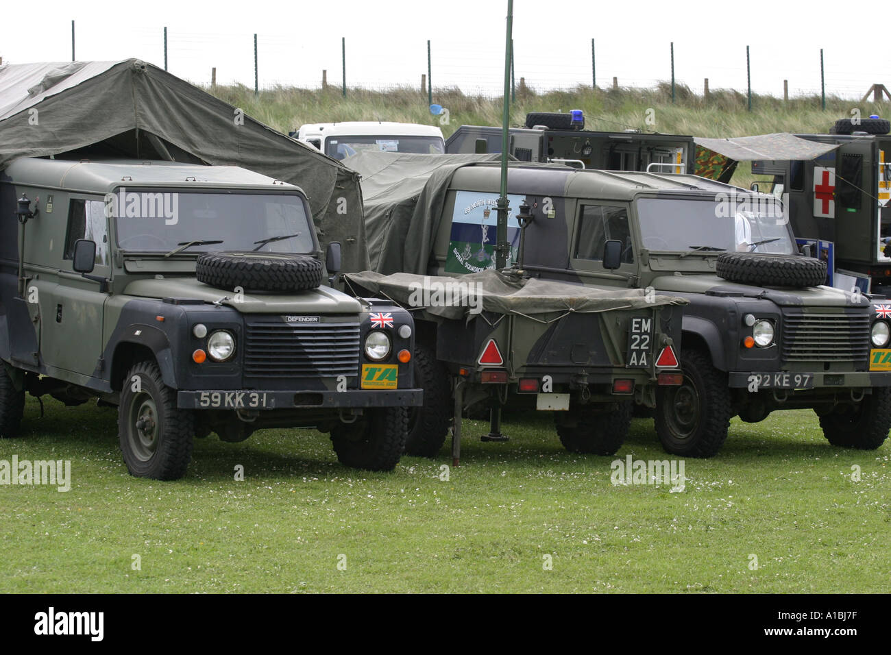 British Army Territorial Army signals squadron land rover defenders ...