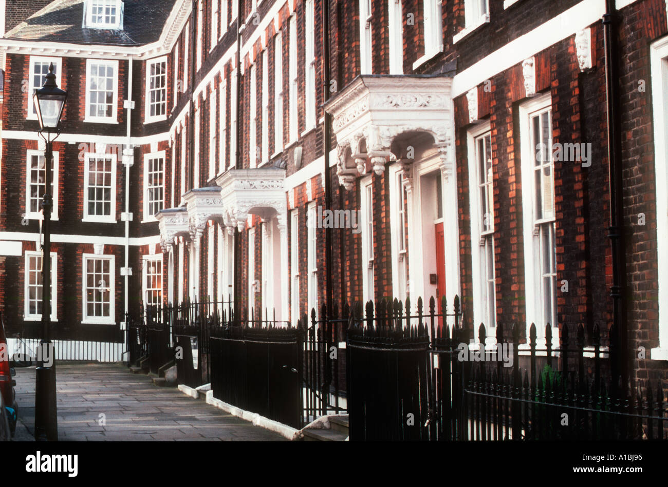 London 17th century houses hi-res stock photography and images - Alamy
