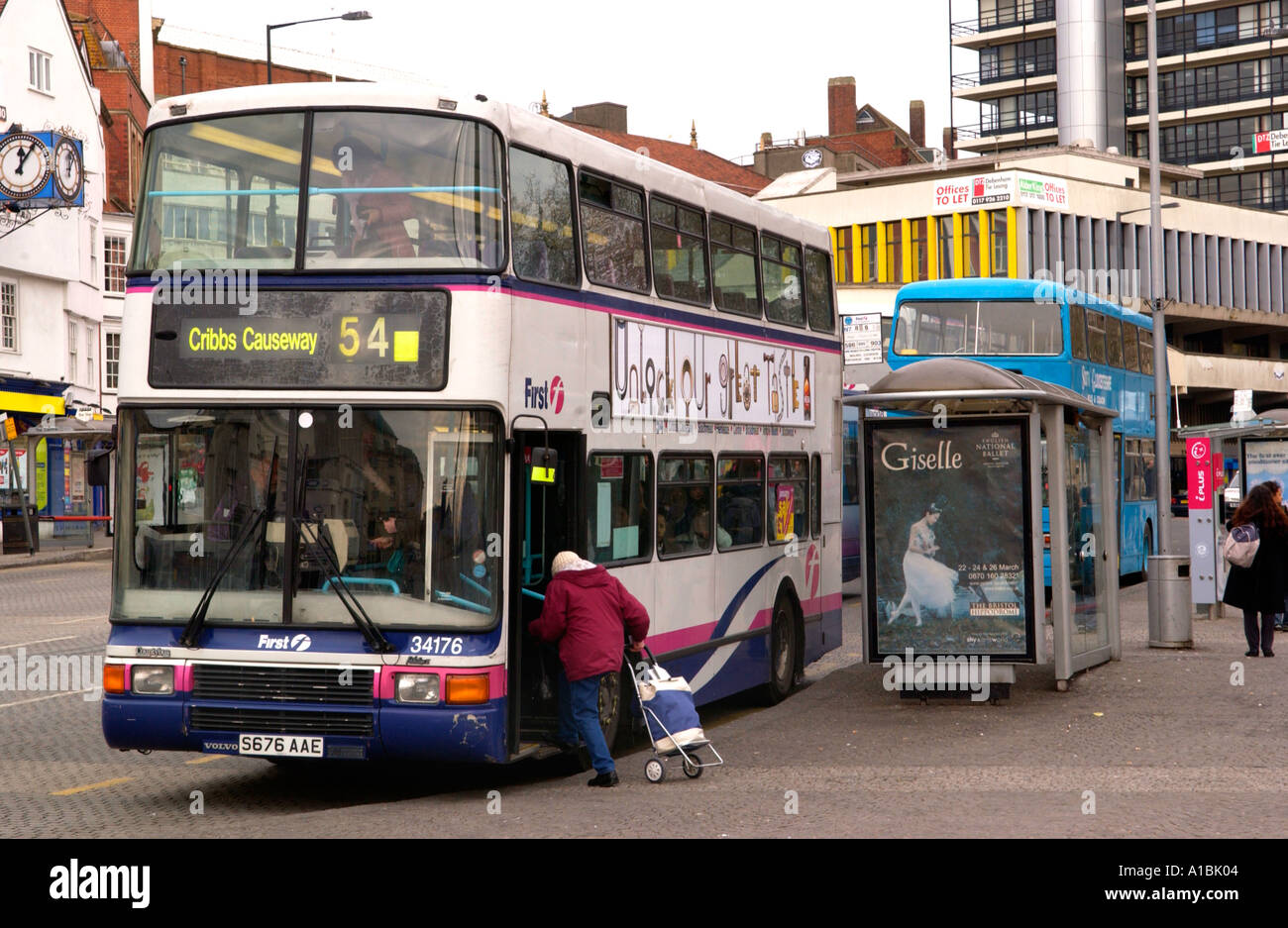 Bus Stop Queue Of Passengers City Centre Stock Photos & Bus Stop Queue ...