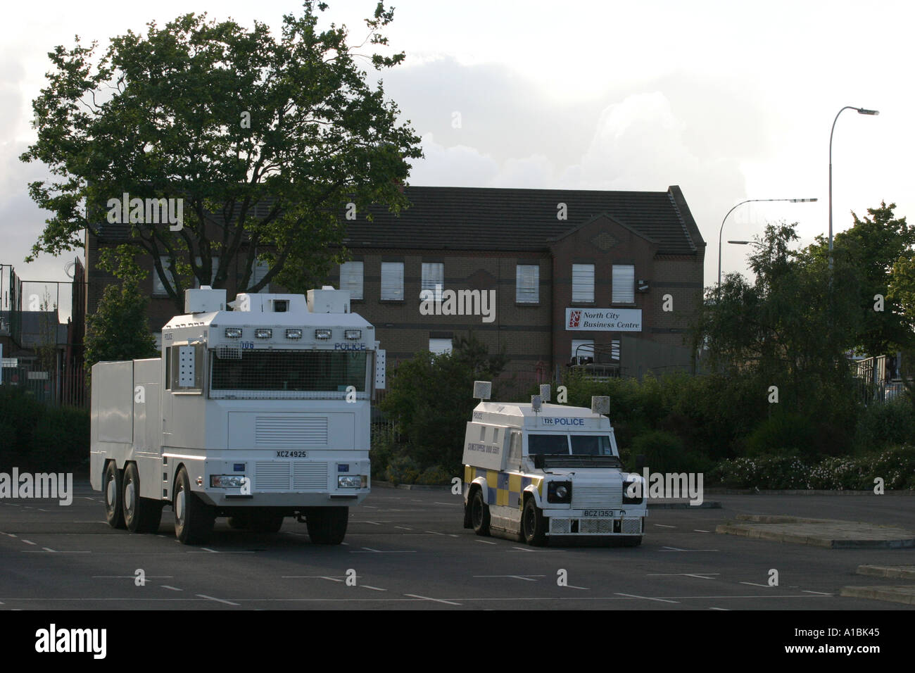 PSNI RUC water cannon and landrover wait in tescos car park for ...