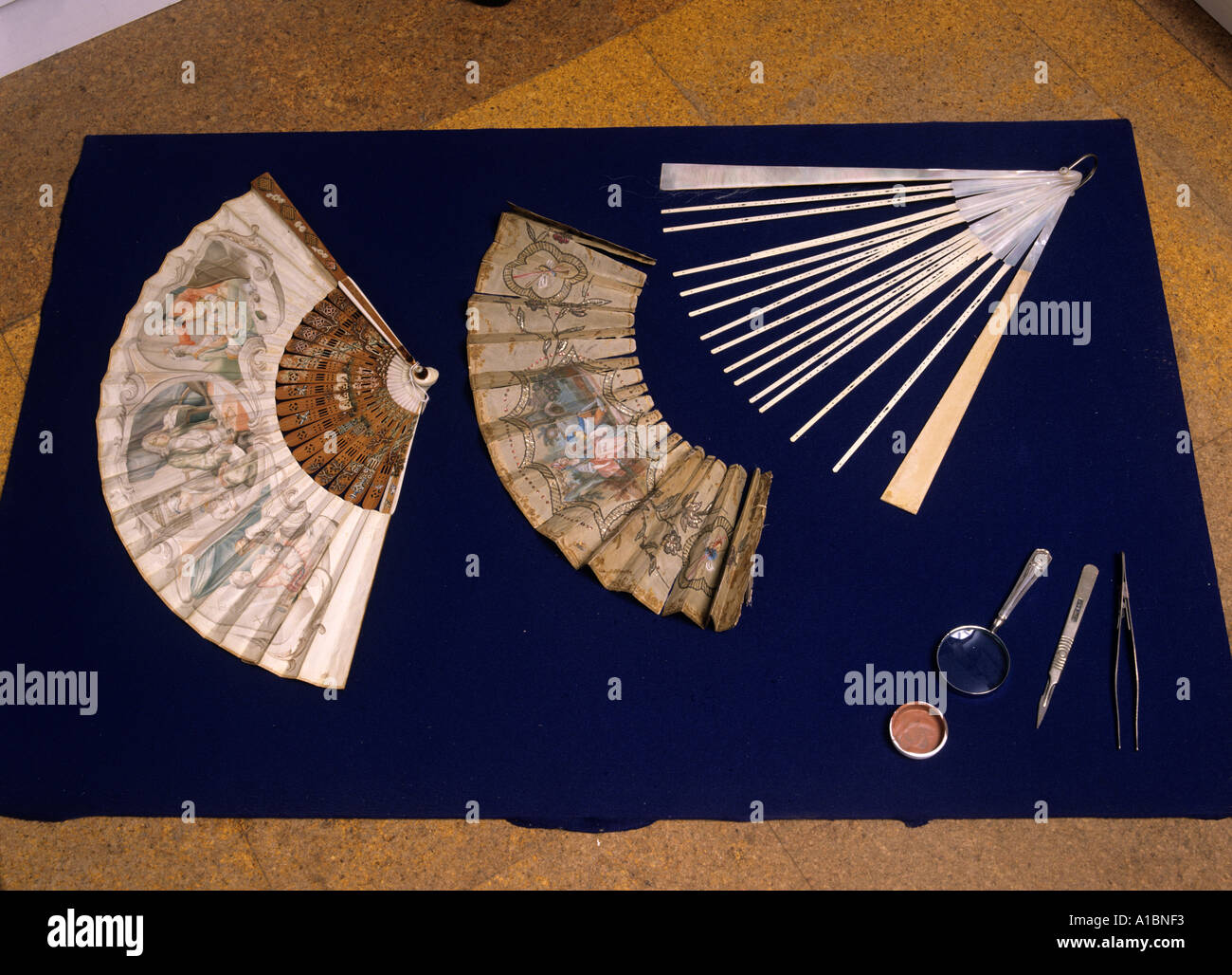 Open folding fan hi-res stock photography and images - Alamy