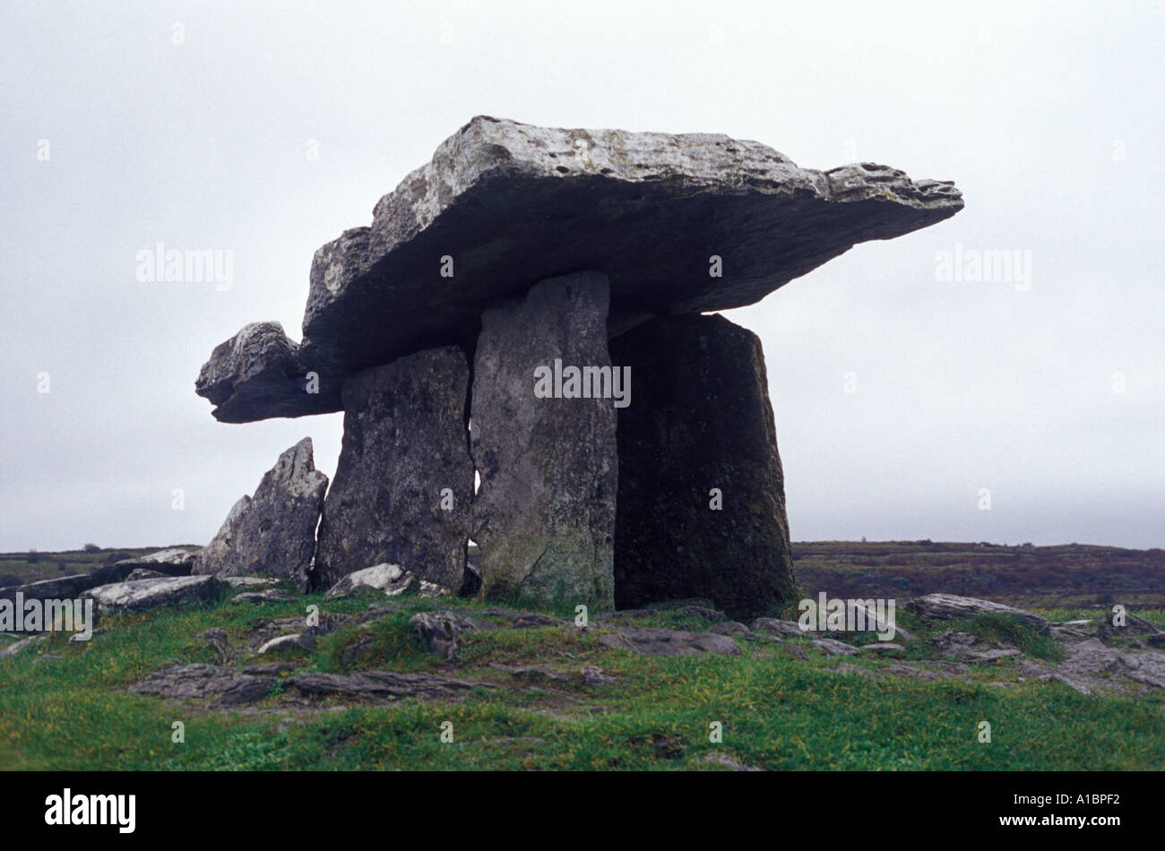 Poulnabrone Dolmen in County Clare Ireland Stock Photo - Alamy