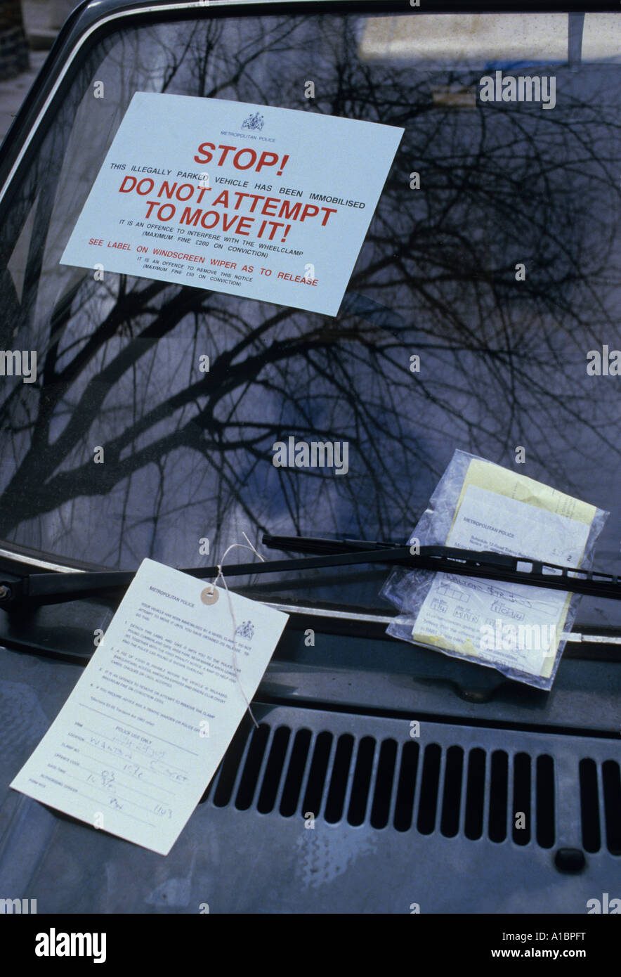 Car paring hi-res stock photography and images - Alamy