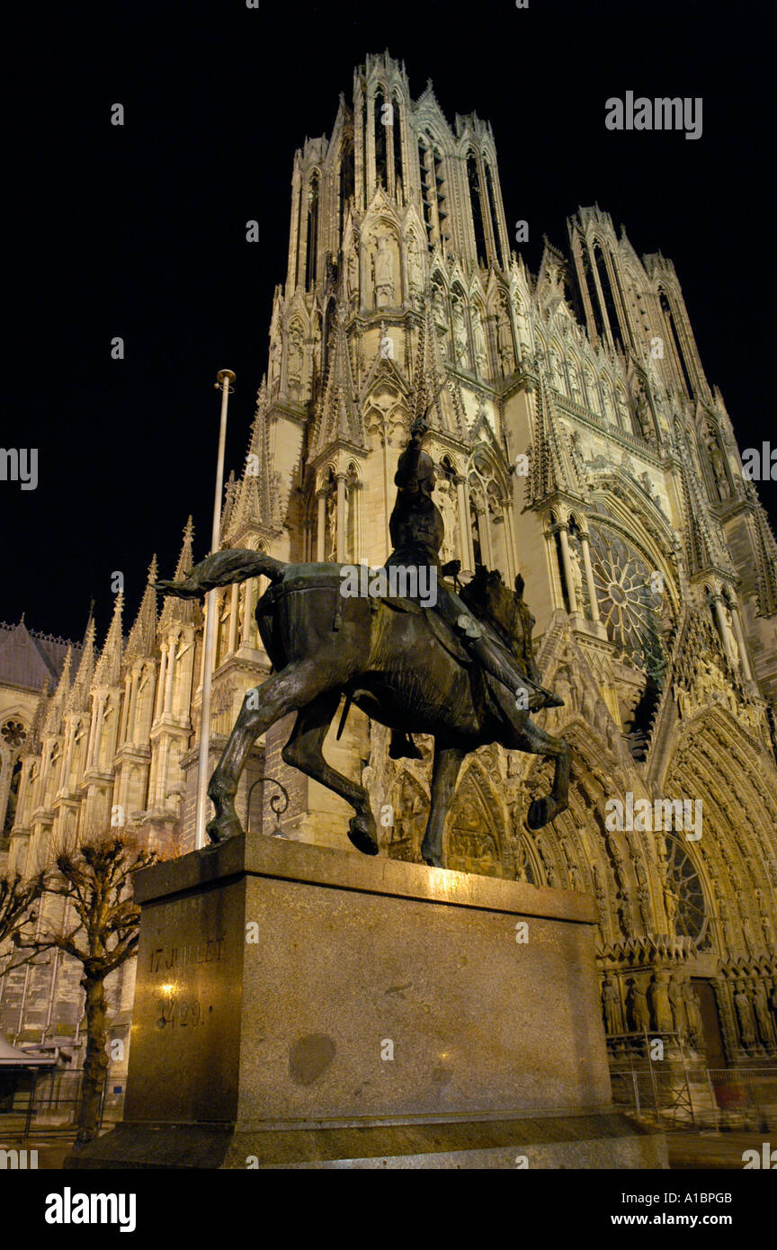 Reims cathedral statue joan arc hi-res stock photography and images - Alamy