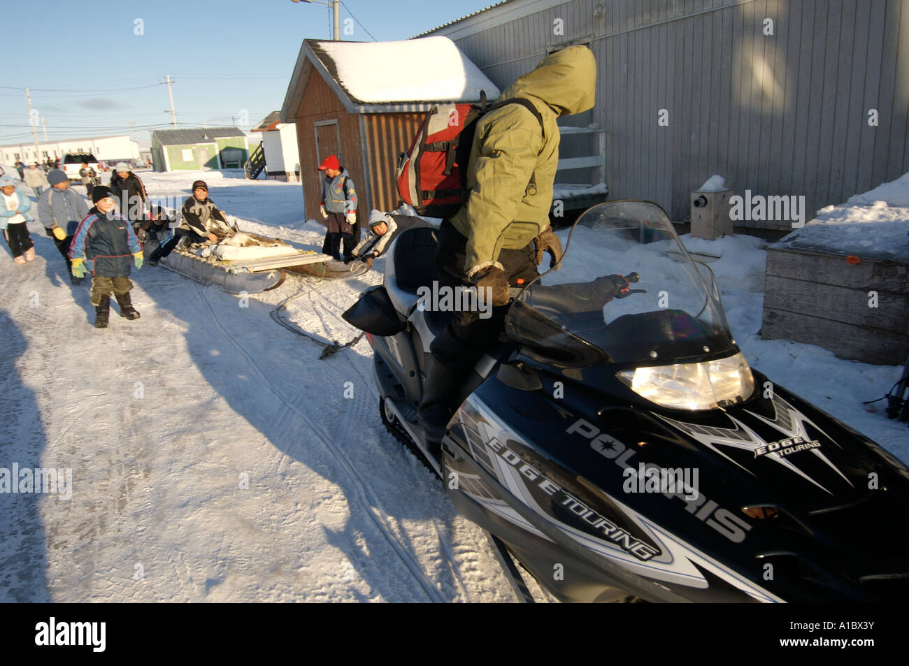 Canada children playing inuit hi-res stock photography and images - Alamy