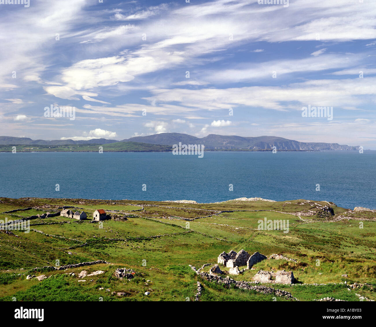 Donegal co donegal ireland ruin hi-res stock photography and images - Alamy