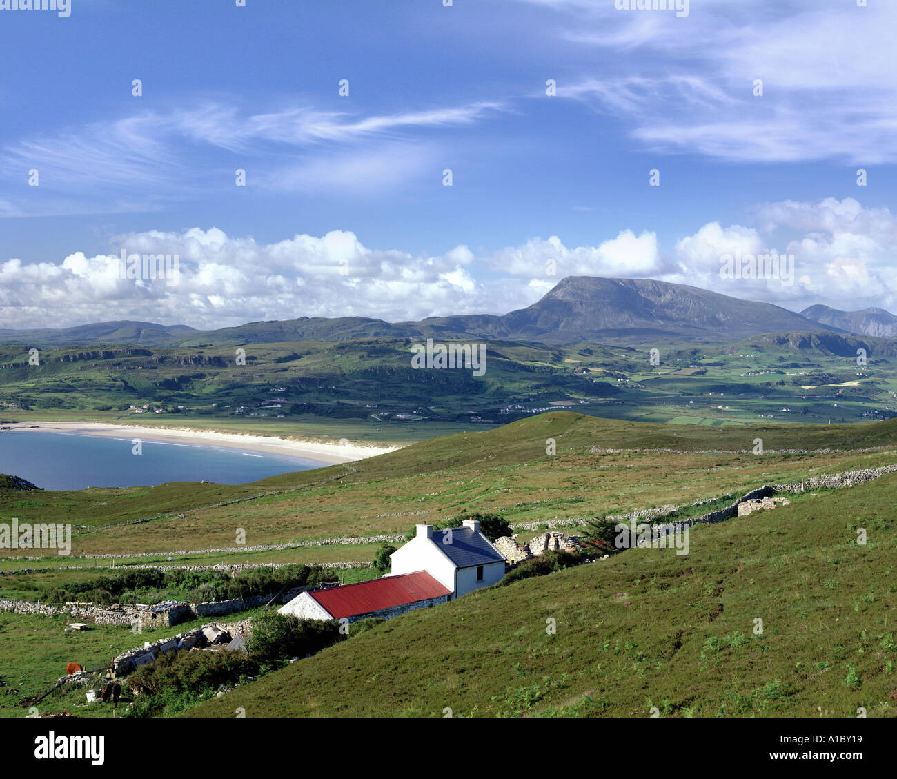 Muckish mountain mountains ireland hi-res stock photography and images ...