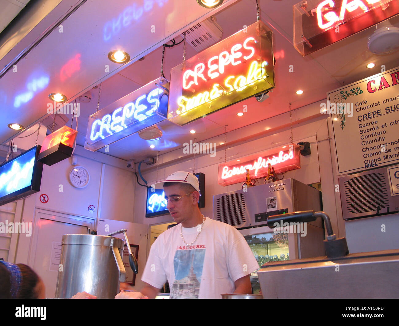 Crepe stall paris hi-res stock photography and images - Alamy