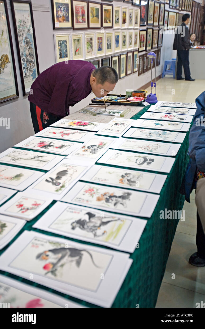 CHINA CHONGQUING Handicapped Chinese artist with no arms painting ...
