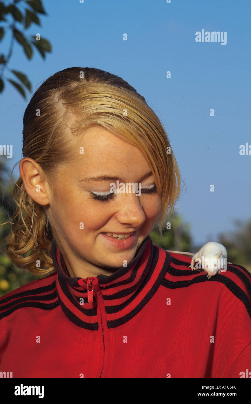 Mouse shoulder hi-res stock photography and images - Alamy