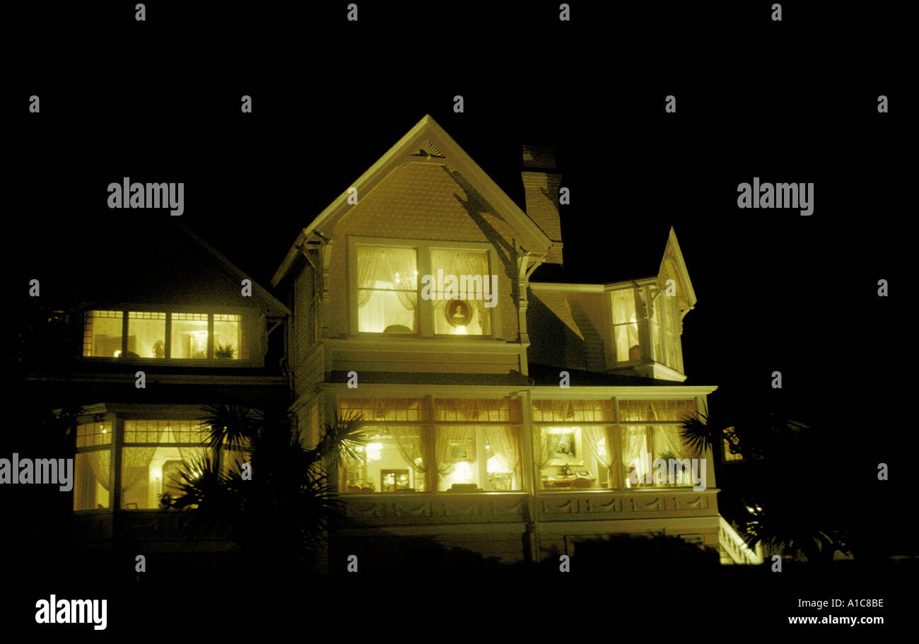 Night time view victorian houses hi-res stock photography and images ...