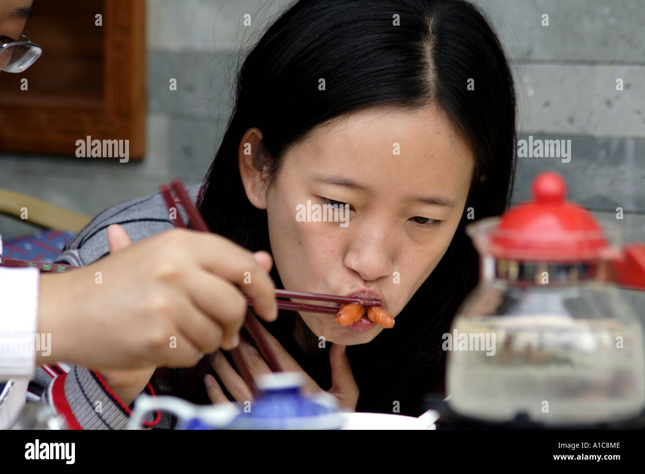 Chicken feet hi-res stock photography and images - Alamy