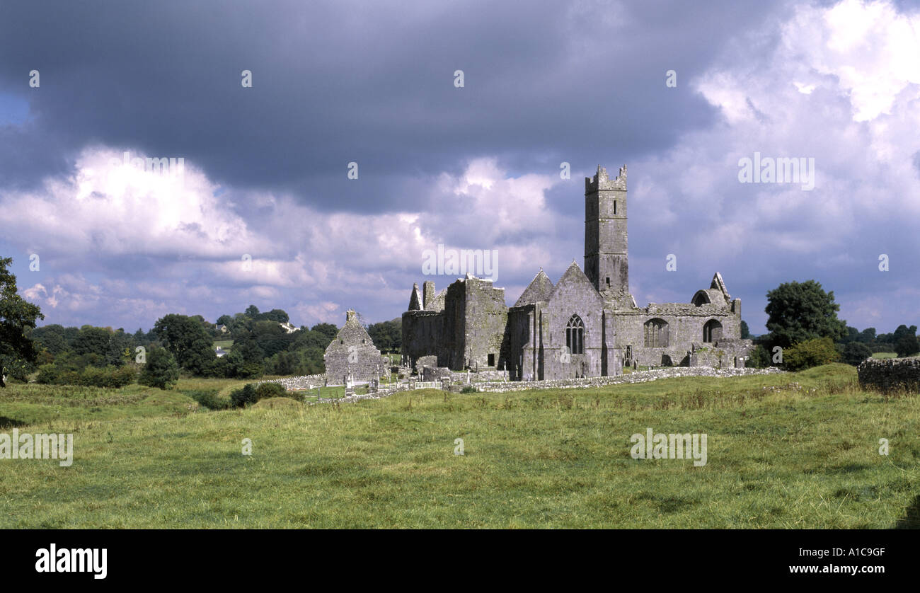 QUIN ABBEY. COUNTY CLARE. REPUBLIC OF IRELAND Stock Photo - Alamy