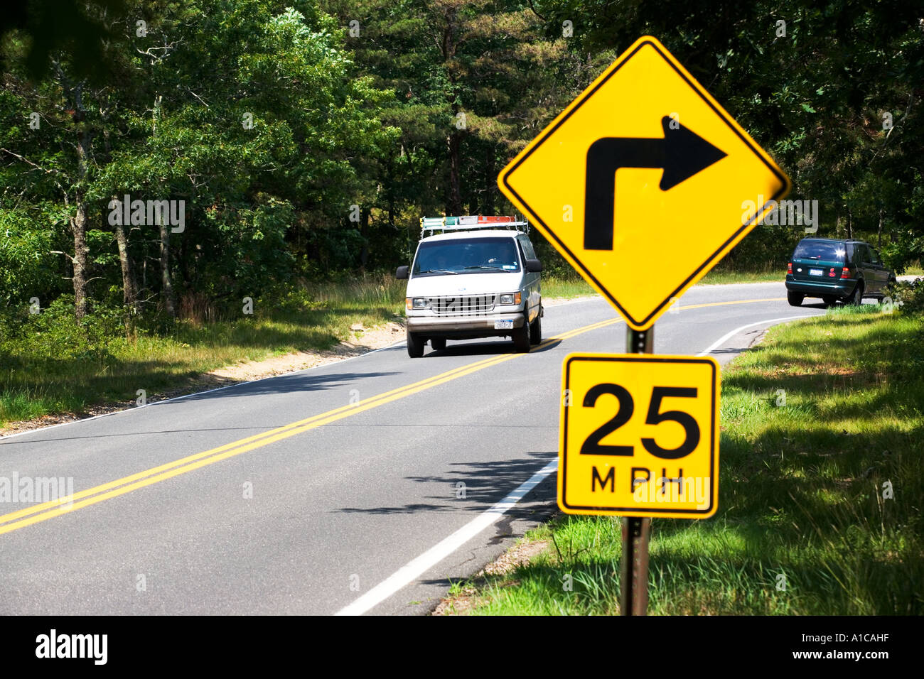RIGHT TURN ARROW ON ROADWAY Stock Photo - Alamy