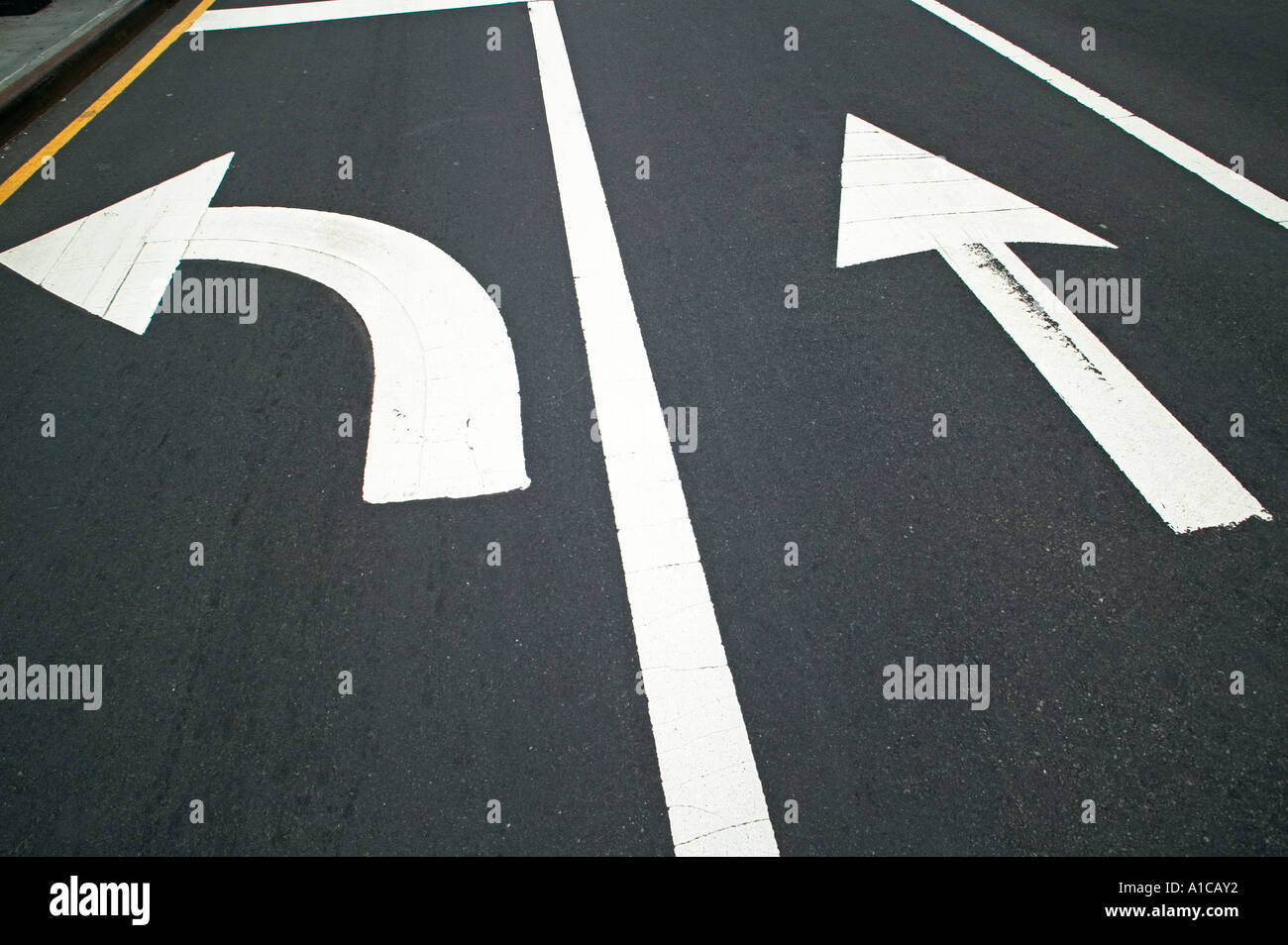 Straight signs hi-res stock photography and images - Alamy