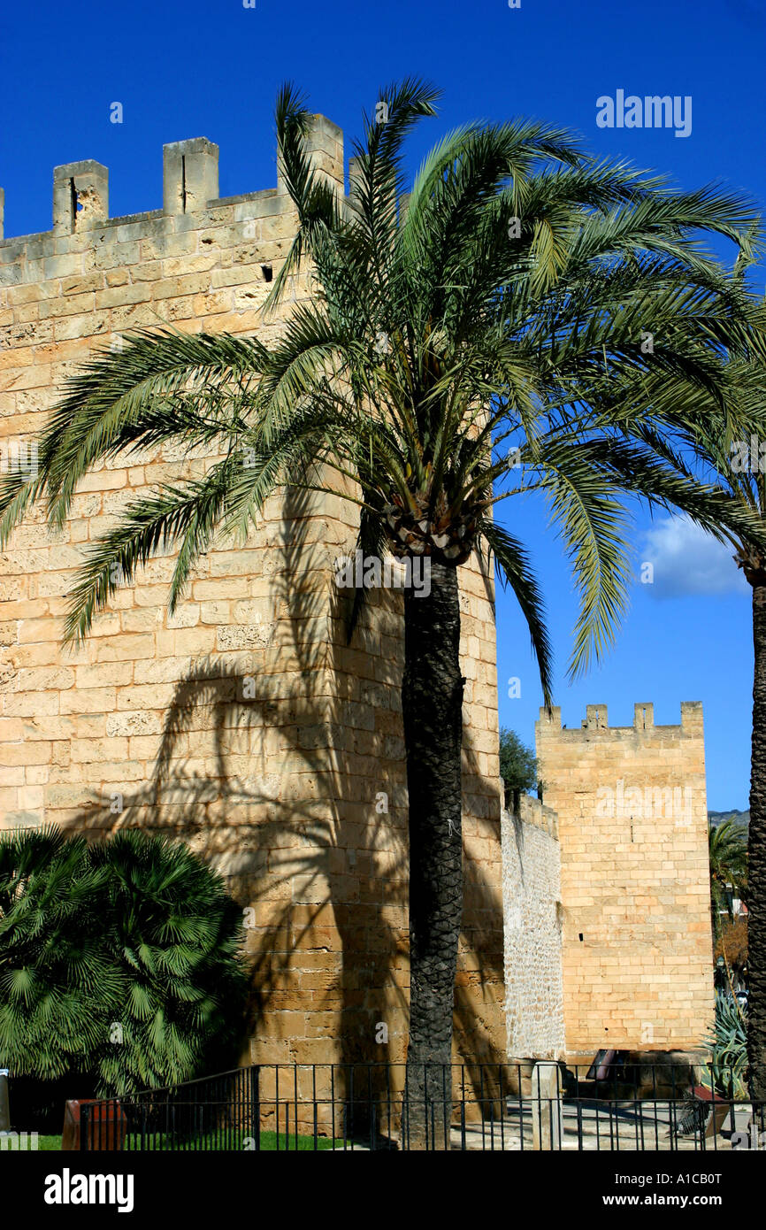 Buildings tower towers exotic city wall hi-res stock photography and ...
