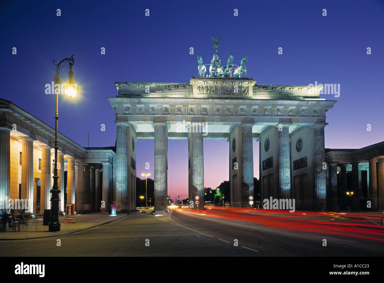 Berlin gate hi-res stock photography and images - Alamy