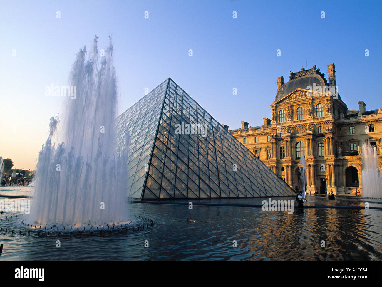 Le louvre pyramide hi-res stock photography and images - Alamy