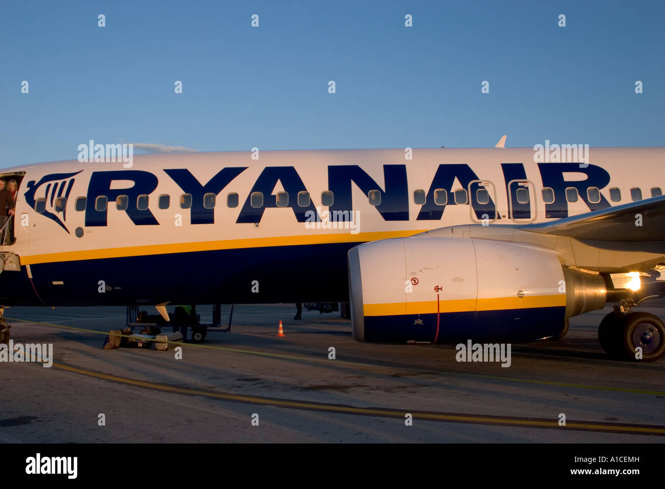 Ryanair Aircraft standing on the runway Stock Photo - Alamy