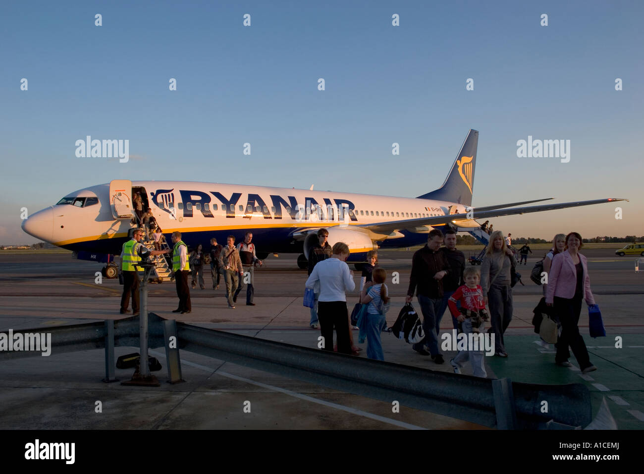 Ryanair Aircraft standing on the runway Stock Photo - Alamy