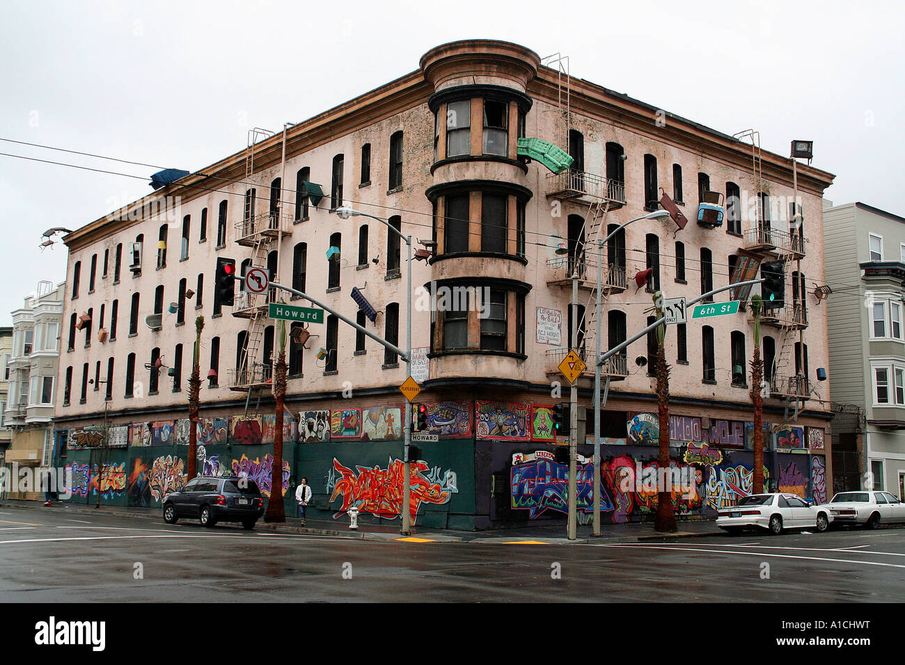 Example of murals & sculpture protruding from house, San Francisco ...