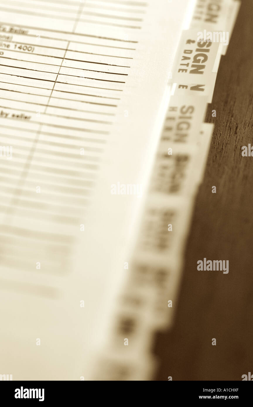 Signing docs hi-res stock photography and images - Alamy