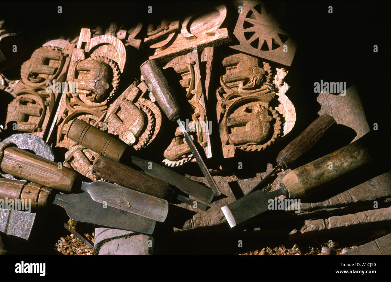 Myanmar Burma Mandalay crafts wood carver Winn Myint carving workshop ...