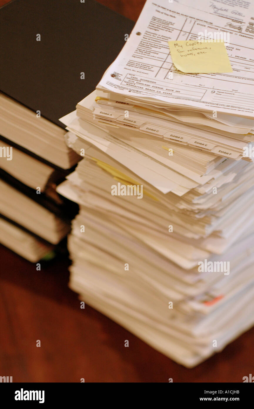 Lawyers file papers hi-res stock photography and images - Alamy
