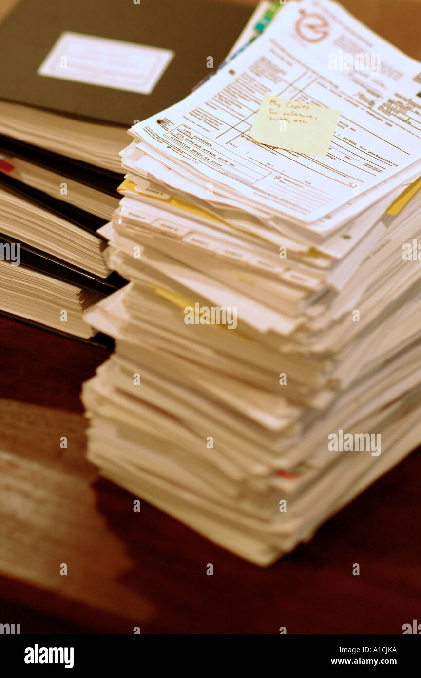Lawyers file papers hi-res stock photography and images - Alamy
