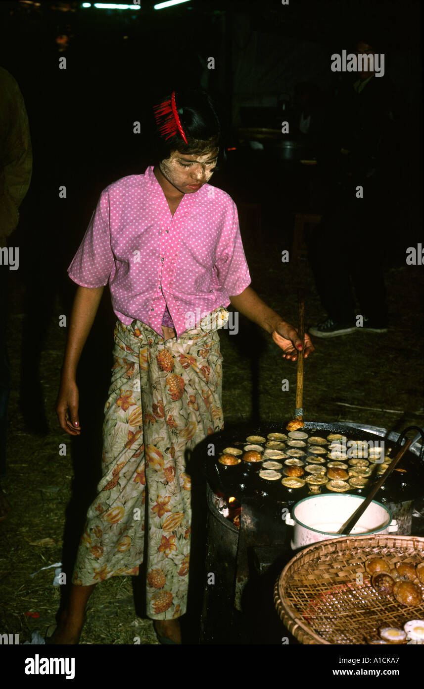 Funfair food stall hi-res stock photography and images - Alamy