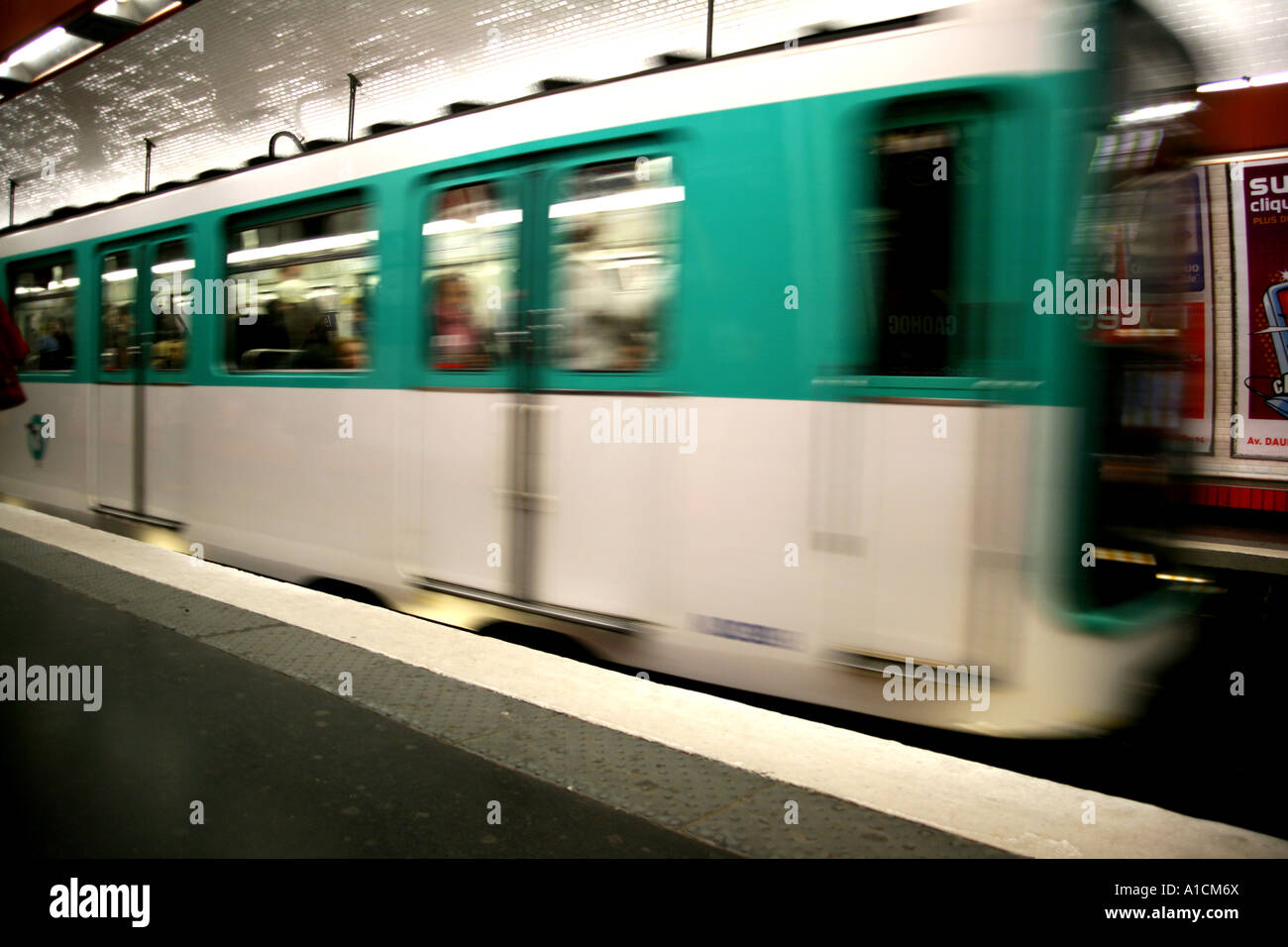 Paris metro train hi-res stock photography and images - Alamy