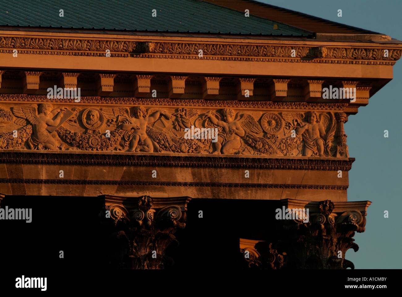 Stone building in Paris France with decorative carving Stock Photo - Alamy