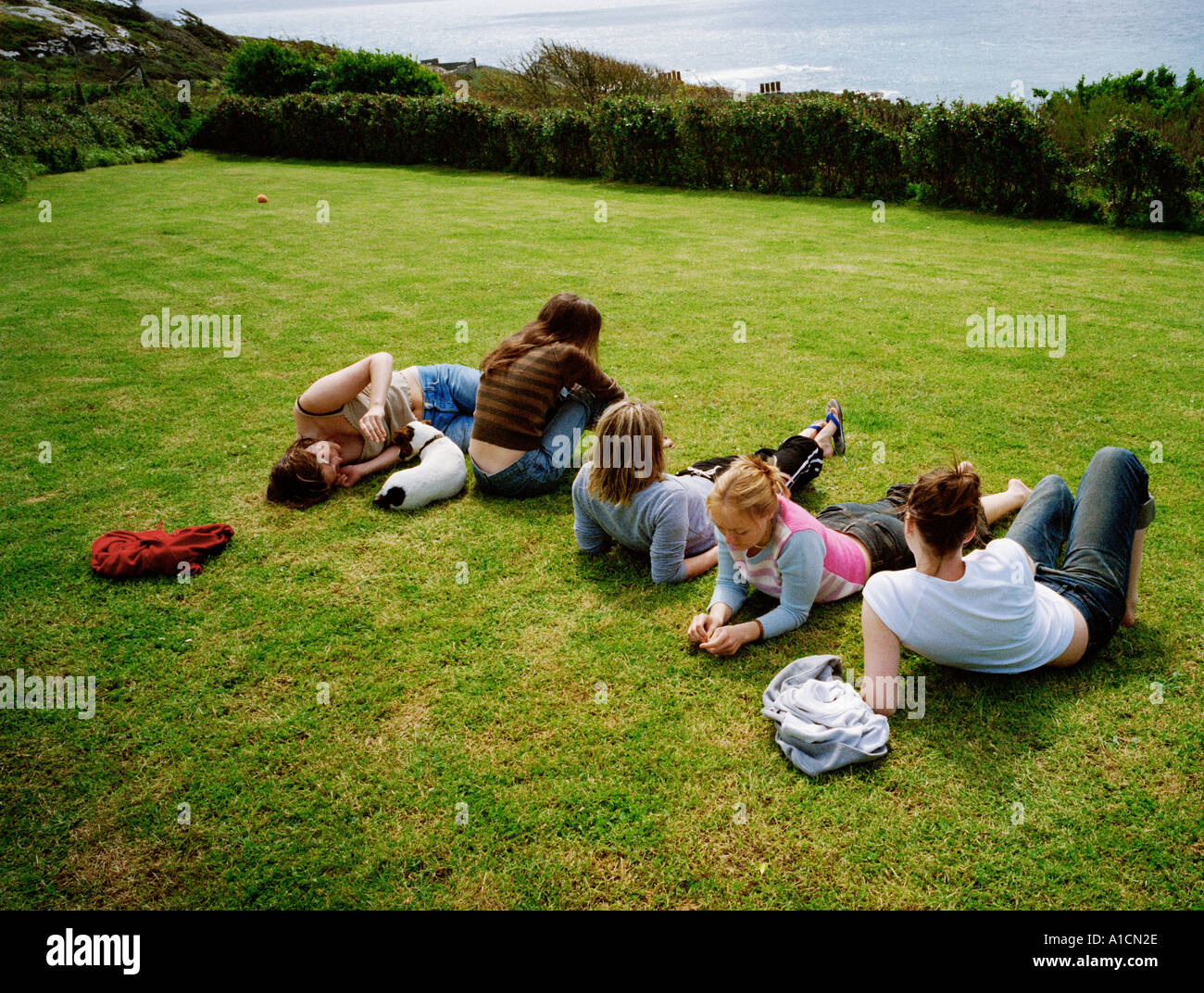 Girls sunbathing grass hi-res stock photography and images - Alamy
