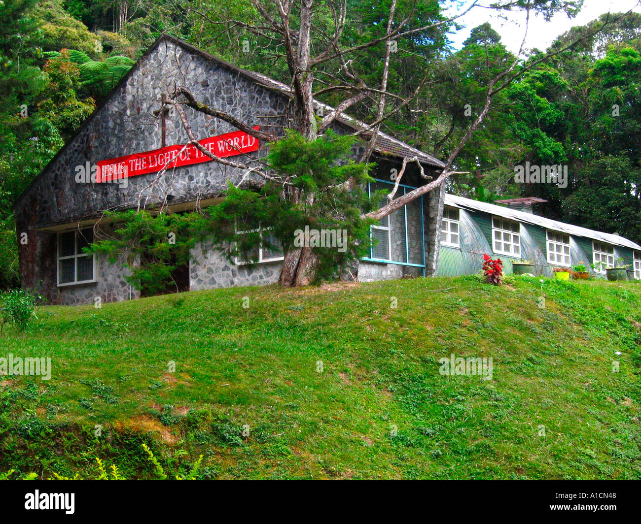 Nissen hut style hi-res stock photography and images - Alamy
