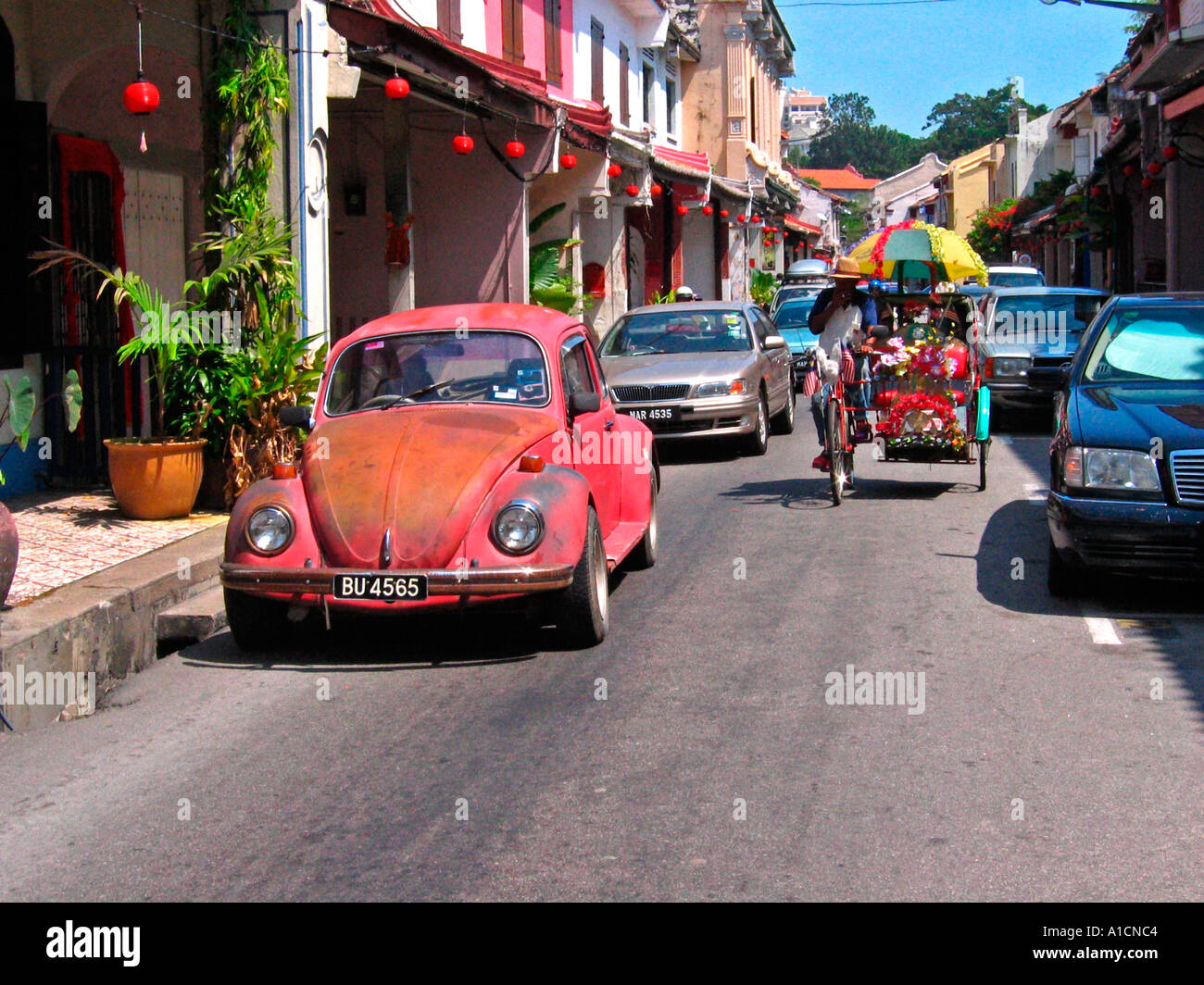 Old red Volkswagen and decorated bicycle rickshaw Chinatown Malacca ...